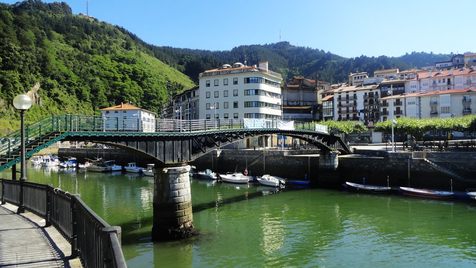 CONOCE ONDARROA, SITUADO A ORILLAS DEL RÍO ARTIBAI